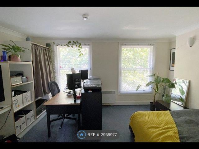 New Cross Road, London SE14, Studio to rent, £1,400 pcm | PrimeLocation