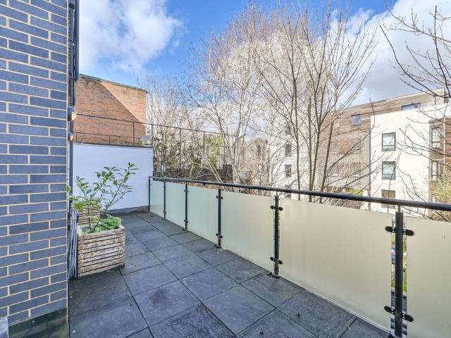 New Cross Road, New Cross, London, SE14 2 bed flat to rent £2,709 pcm £625 pw