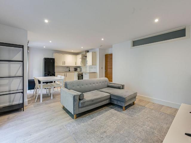 New Cross Road, New Cross, London SE14, 2 bed flat to rent, £2,709 pcm | PrimeLocation