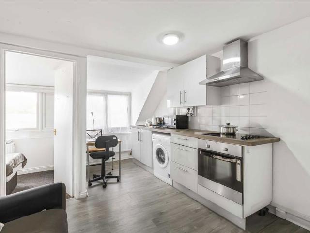 New Cross Road, New Cross SE14, 1 bed flat to rent, £1,650 pcm | PrimeLocation
