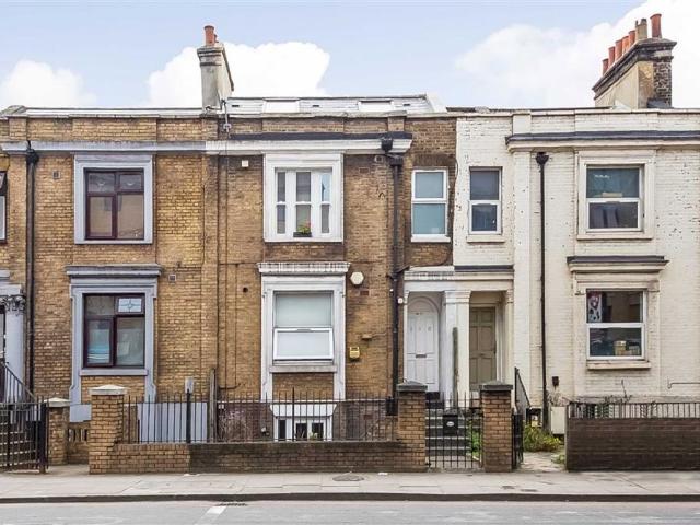 New Cross Road, New Cross SE14, 2 bed flat to rent, £2,000 pcm | PrimeLocation