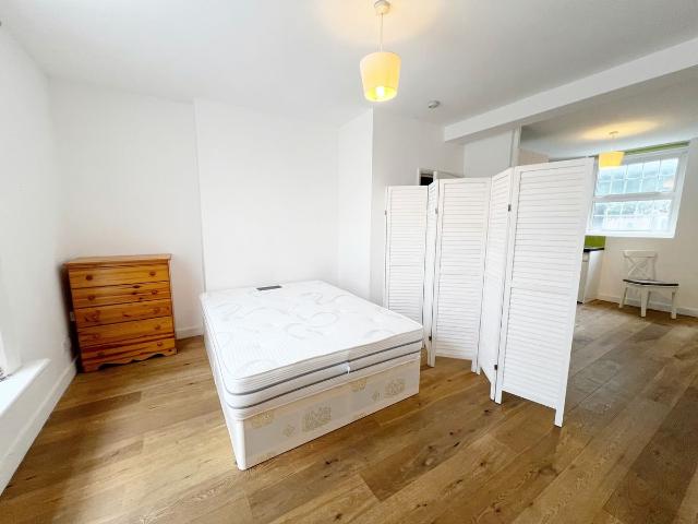 New Cross Road, New Cross SE14, Studio to rent, £1,400 pcm | PrimeLocation