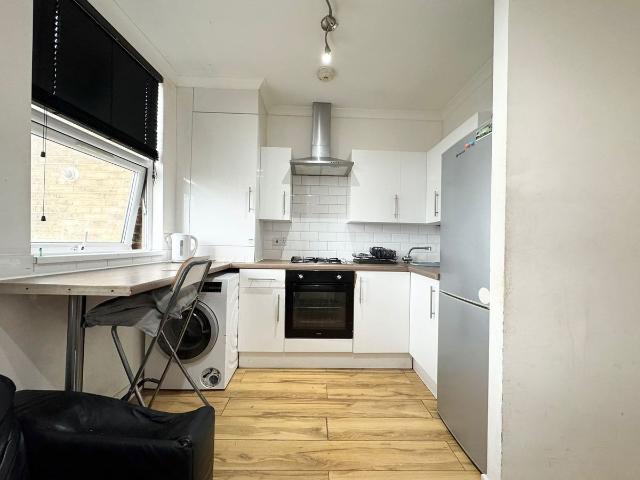 New Cross Road SE14, 3 bed flat to rent, £2,300 pcm | PrimeLocation