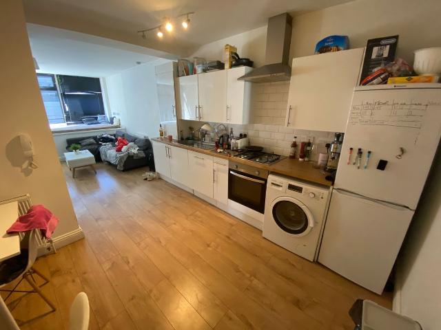 New Cross Road SE14, 3 bed flat to rent, £2,920 pcm | PrimeLocation