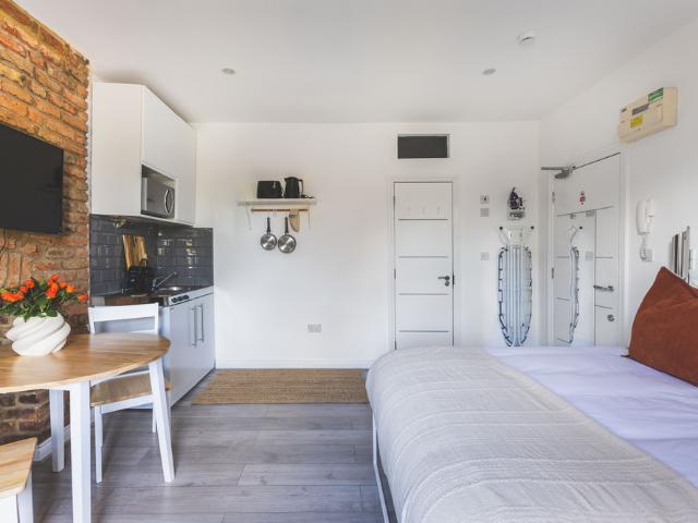 New and Chic Kilburn Studio Walk to Tube 07