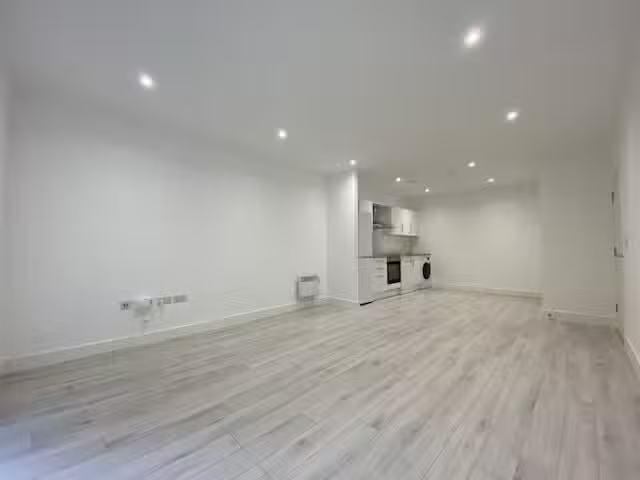 Deal! Alton Mews, Aylesbury
