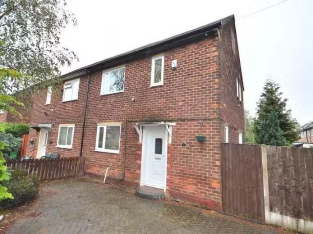 Cozy Bolam Close, Manchester, 2 bedroom, Semi Detached