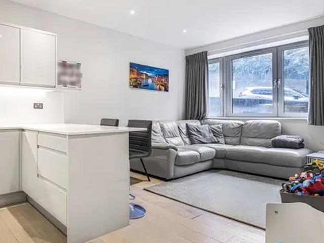 New Barnet Station / Station Road, Station Road, London, EN5 1QH, United Kingdom | 2 bed apartment for rent #168183505 | Rentberry