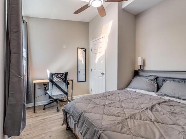 Personal Essentials Provide at Move In Brand New Nov ’25! Common Spaces Cleaning Spacious & Bright Rooms High Speed WiFi Private Parking Top Host in Casa View, Dallas