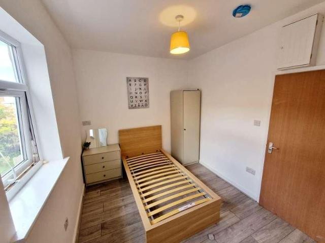 New Bedroom En suite Spacious House, CV5