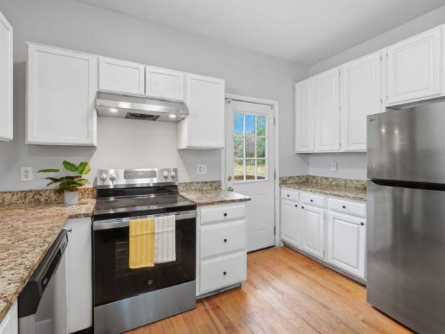 NEW Best deal in ATL! 55 4K Wifi TV Queen BedCle