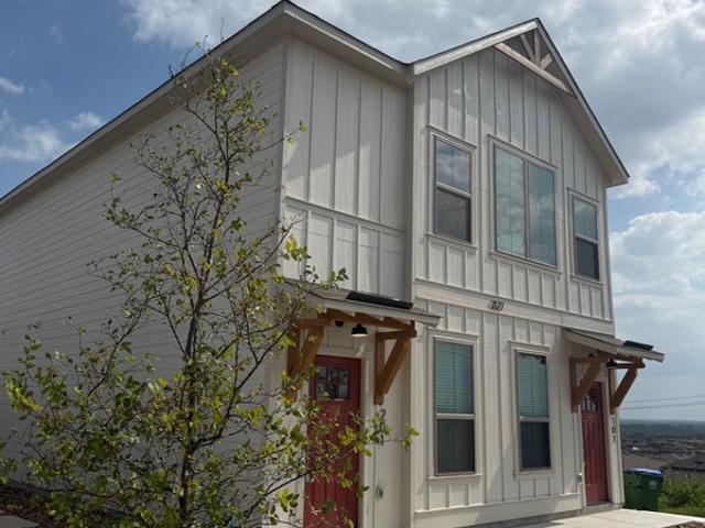 New Build Room · 10 Min to Lackland ·