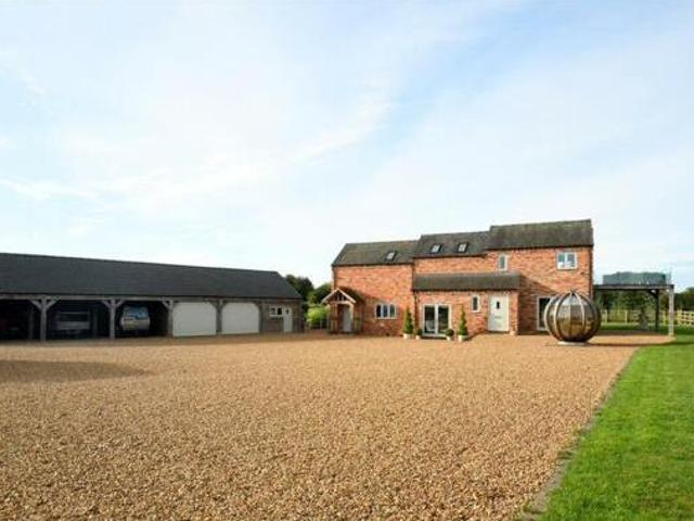 New Gate Court, The Pump House, Main Road, 4 Bedroom Barn