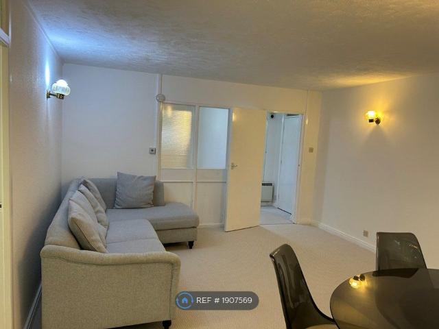 New Dover Road, Canterbury CT1, 2 bed flat to rent, £1,250 pcm | PrimeLocation