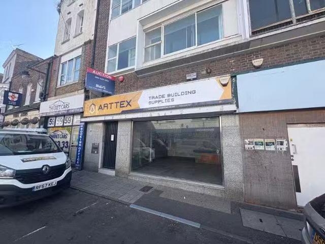Cozy Detached house for rent in Shop To Let King Street, Ram.