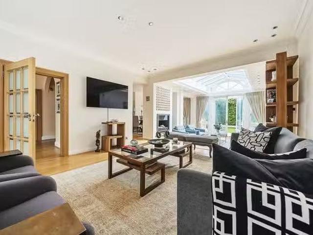Cheap Detached house to rent in Orchard Avenue, London N3