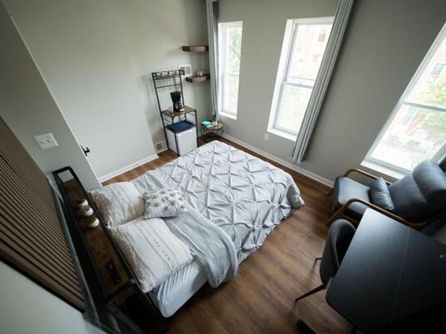 NEW: Designer Rowhome Acoustic Treated Rooms Mini Fridge & Coffee Machine in Every Room Quiet Backyard Central AC Smart Locks In Home Laundry Minutes to Hopkins & Downtown