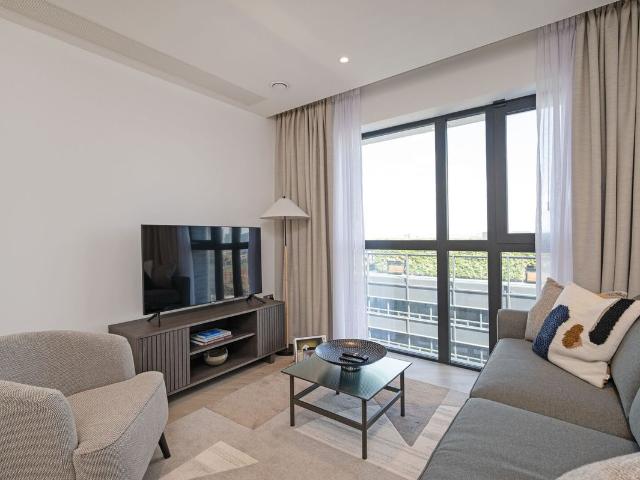 New Drum Street, Aldgate, London E1, 3 bed flat to rent, £5,800 pcm | PrimeLocation