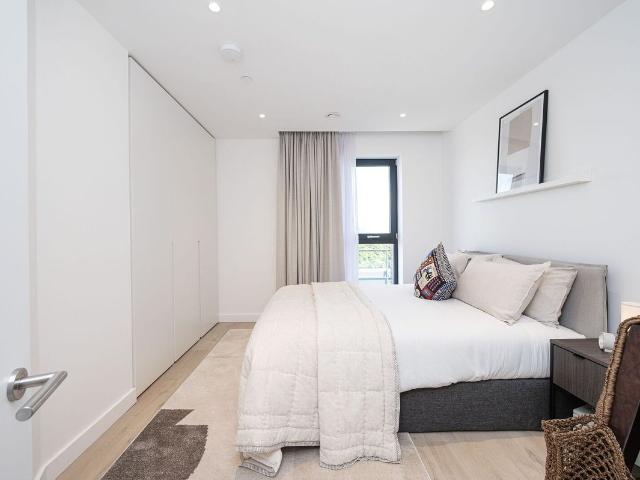 New Drum Street, Aldgate, London E1, 3 bed flat to rent, £6,000 pcm | PrimeLocation