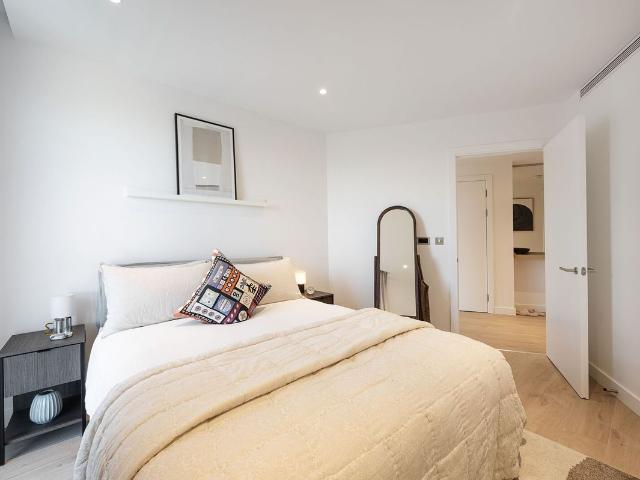 New Drum Street, Aldgate, London E1, 1 bed flat to rent, £3,930 pcm | PrimeLocation