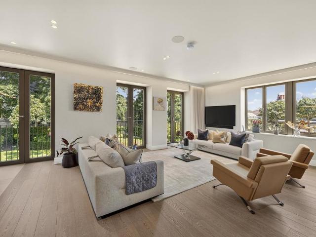 New End, Hampstead Village, NW3 3 bed flat to rent £15,000 pcm £3,462 pw