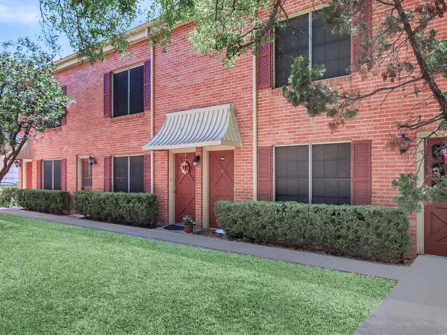 New England Village Studio Apartment for Rent at 130 Melrose Pl, San Antonio, TX 78212