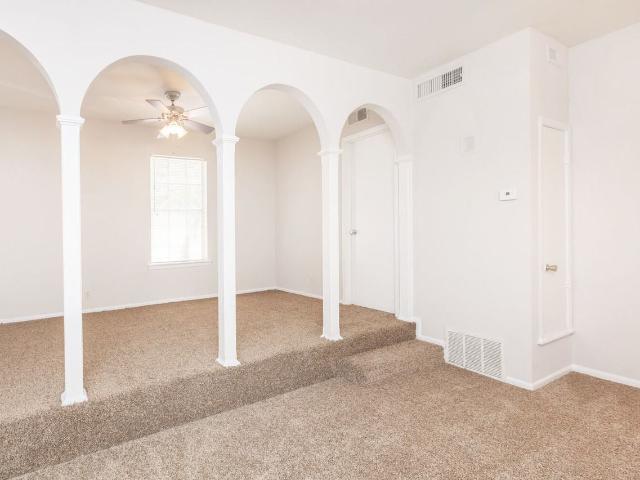 New England Village 2 Bedroom Apartment for Rent at 130 Melrose Pl, San Antonio, TX 78212