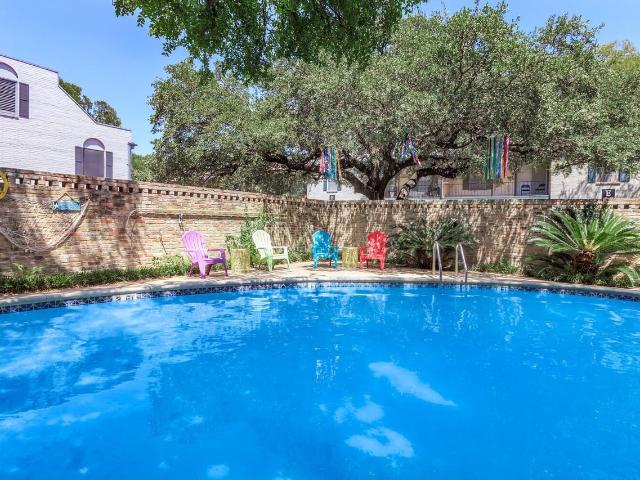 New England Village 2 Bedroom Apartment for Rent at 130 Melrose Pl, San Antonio, TX 78212