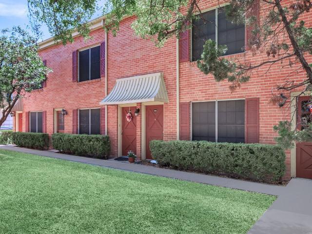 New England Village 2 Bedroom Apartment for Rent at 130 Melrose Pl, San Antonio, TX 78212