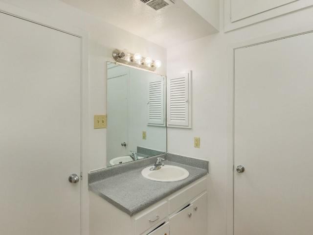 New England Village 2 Bedroom Apartment for Rent at 130 Melrose Pl, San Antonio, TX 78212
