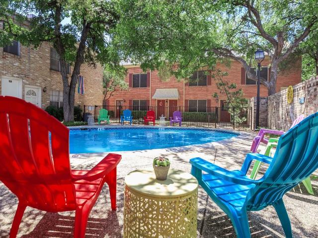 New England Village 3 Bedroom Apartment for Rent at 130 Melrose Pl, San Antonio, TX 78212