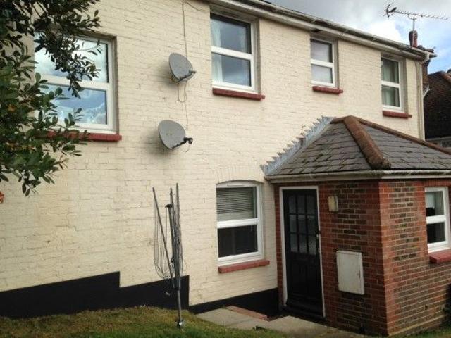 New England Road, Haywards Heath RH16, 1 bed flat to rent, £900 pcm | PrimeLocation