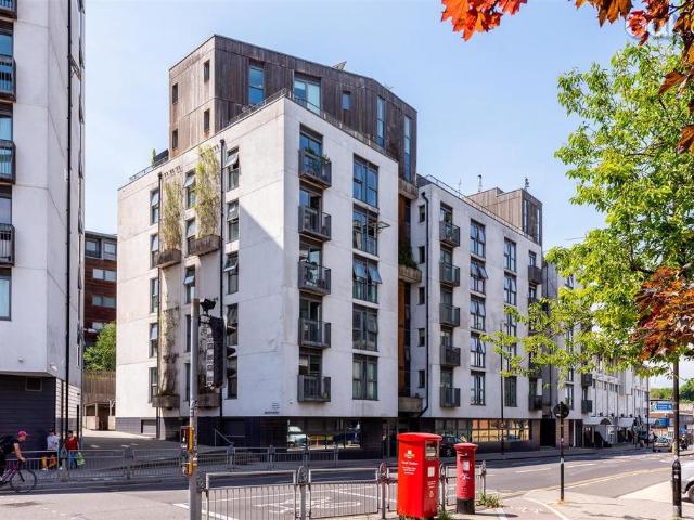 New England Street, Brighton 2 bed flat to rent £2,200 pcm £508 pw