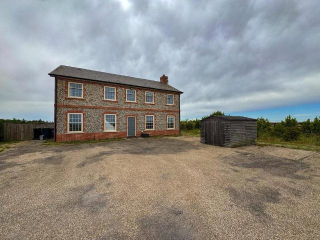 New England Stud, Newmarket, Suffolk. 4 bed detached house to rent £3,000 pcm £692 pw