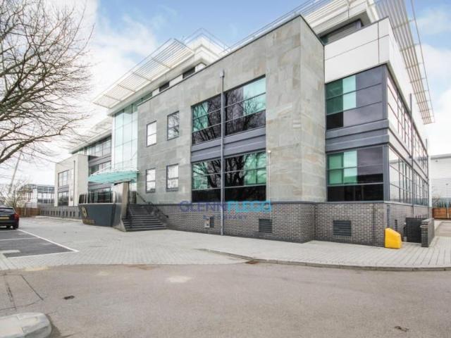 New Eton House, Slough, Berkshire SL1, 1 bed flat to rent, £1,150 pcm | PrimeLocation