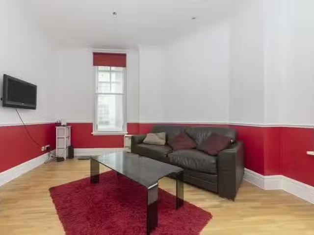 Rental! Flat to rent in Fenchurch Street, Tower Hill EC3N