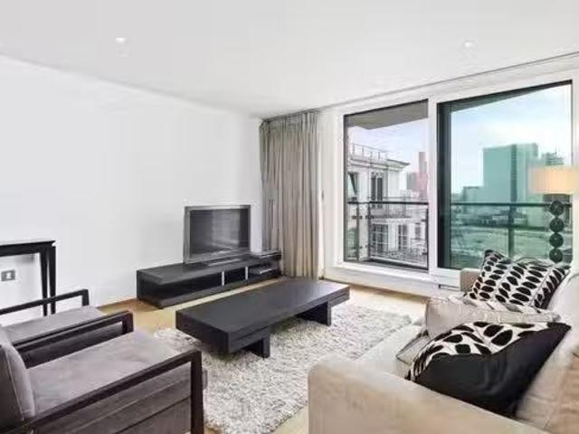 Charming Flat to rent in Kestrel House, 2 St. George Wharf SW8