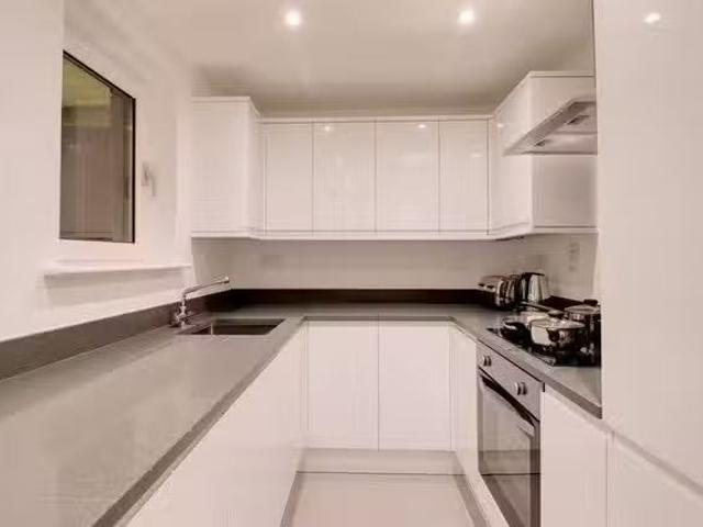 Unique Flat to rent in Scotts Sufferance Wharf, Shad Thames SE1