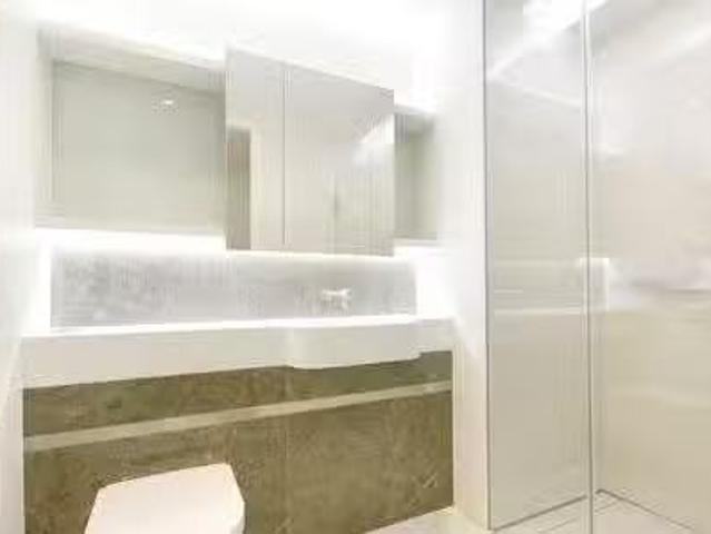 Nice Flat to rent in Southbank Tower, 55 Upper Ground, London.