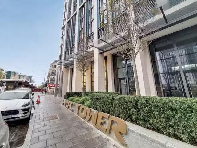 Cheap Flat to rent in Versace Tower By Damac Aykon, London SW8