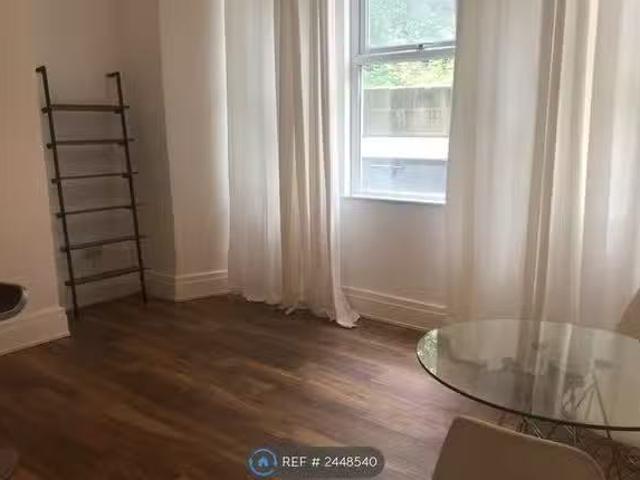Cheap Flat to rent in Woburn House, London SE20