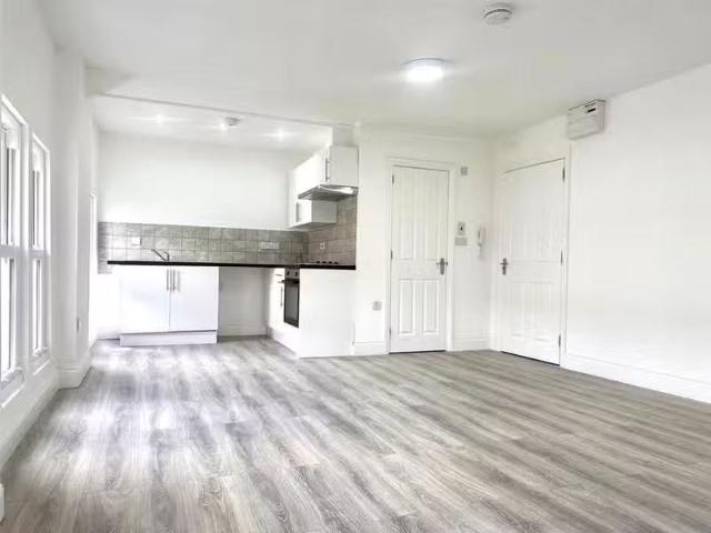 For Rent! Flat to rent, Regent Street, Hinckley, LE10 £695 pcm