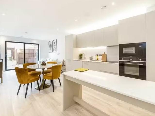 New Flat for sale in East Road, London, SW19 Ref 230452