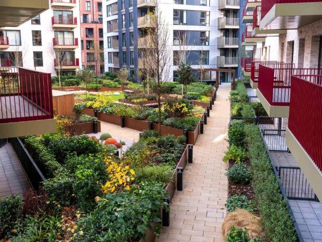 New Kent Road, London 2 bed flat to rent £3,210 pcm £741 pw