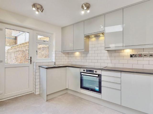 New Kent Road, London SE1, 2 bed flat to rent, £2,747 pcm | PrimeLocation