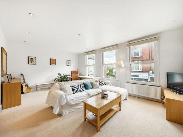 New Kings Road, Fulham, London, SW6 1 bed flat to rent £2,400 pcm £554 pw
