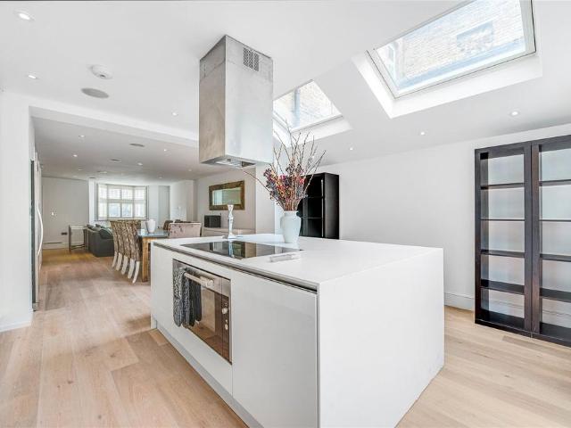 New Kings Road, London 4 bed terraced house to rent £6,500 pcm £1,500 pw