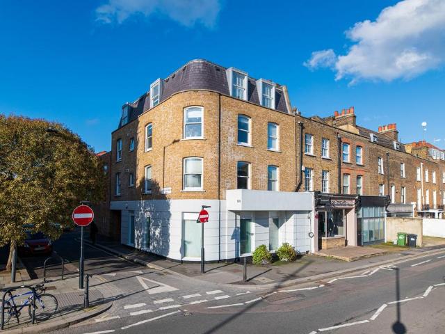 New Kings Road, London, SW6 2 bed flat £3,250 pcm £750 pw