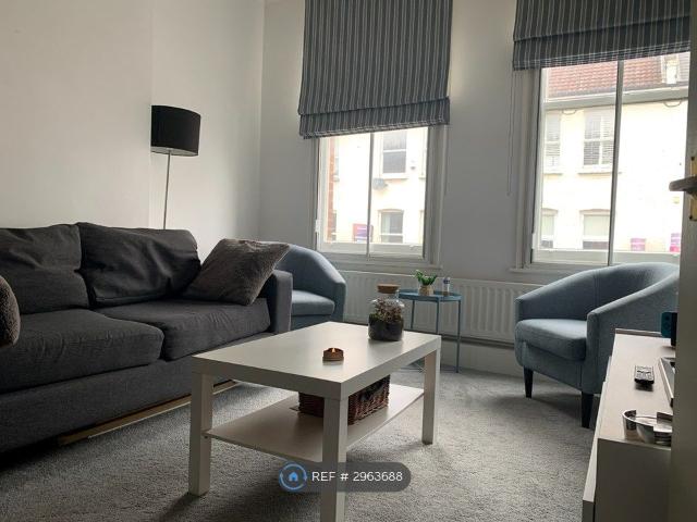 New Kings Road, London SW6, 2 bed flat to rent, £2,395 pcm | PrimeLocation