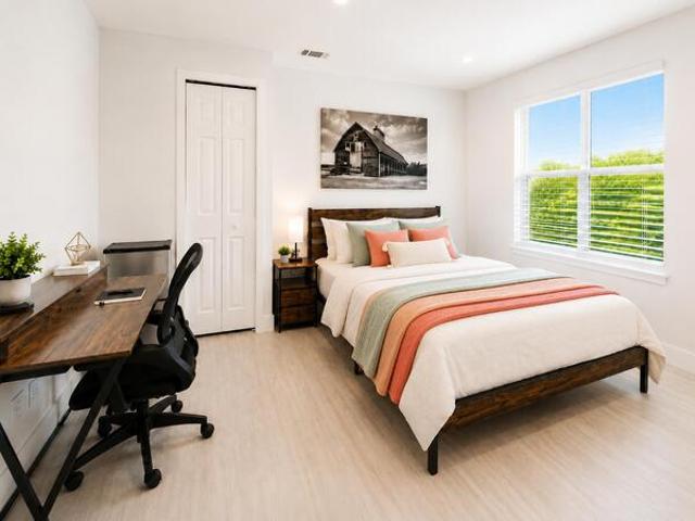 NEW HOUSE LAST ROOM AVAILABLE New CoLiving near Kirkman Rd and Universal | Managed by a Top Rated Host | Personal Mini Fridge in the rooms High Speed Wi Fi 7 | On Site Laundry | Secure, Private, Furnished Rooms